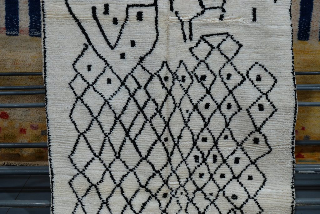 Amazing Azilal rug 8.03 ft x 2.26 ft - Moroccan Rugs